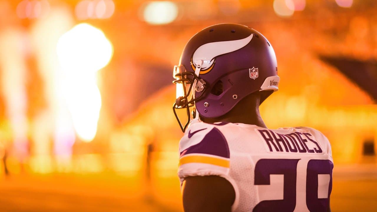 Vikings at Rams: Through-The-Lens