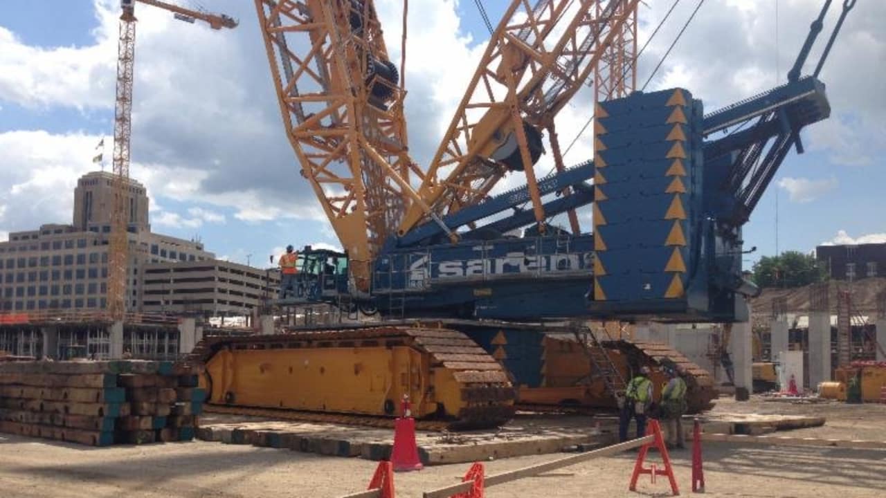 Photos: Giant Crane Goes Up At New Vikings Stadium