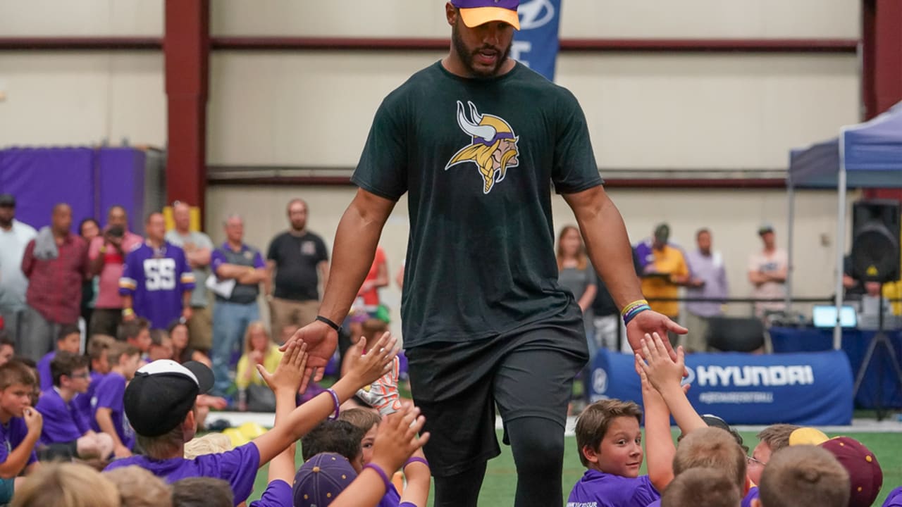 Barr Gives Back to Community with Youth Football Camp