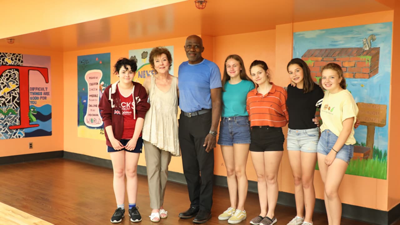 Students' Vivid Mural Brings to Life Alan Page's Message