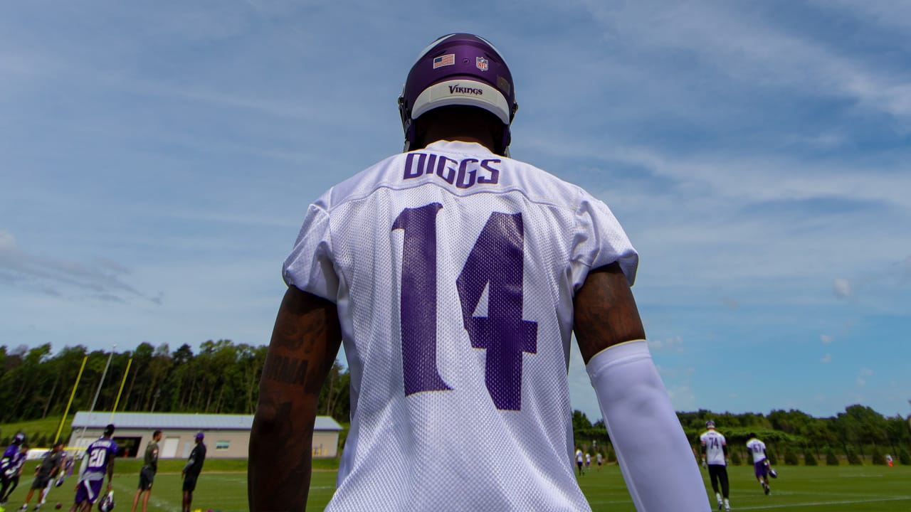 Signing Extension Helps Diggs Deliver on Promise to Late Father
