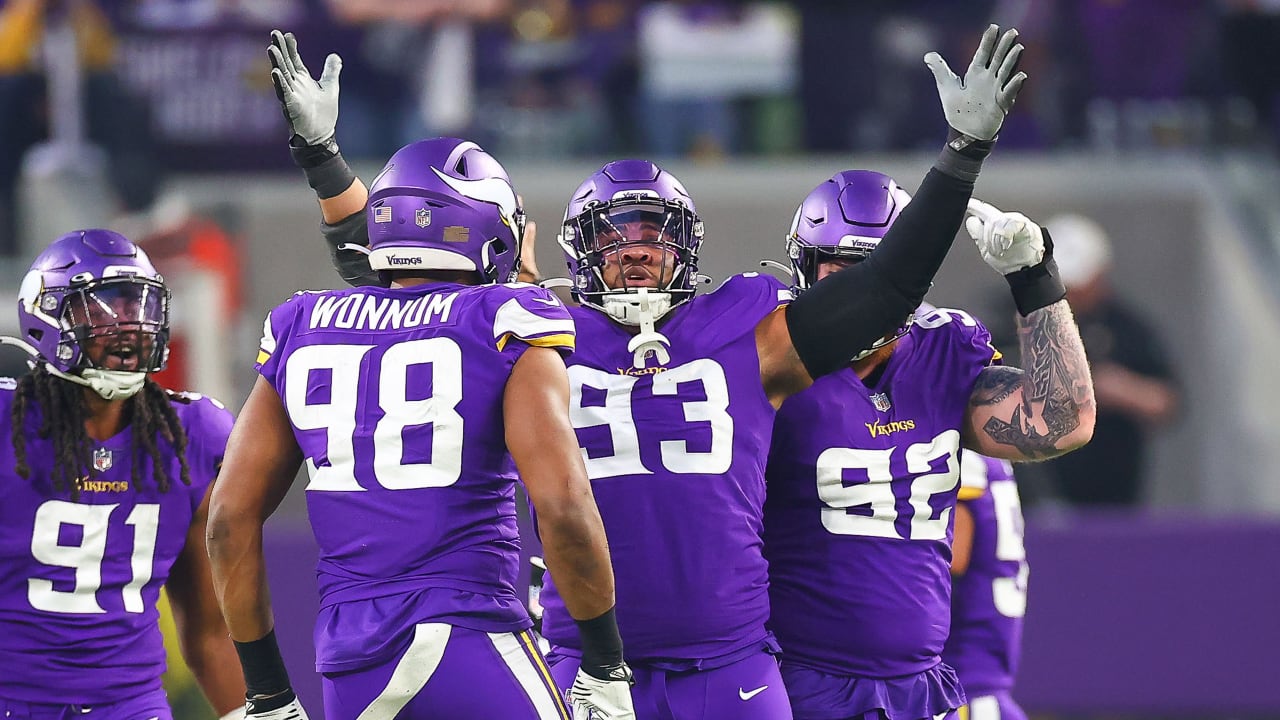 Bullard Takes Down Jones For A Sack