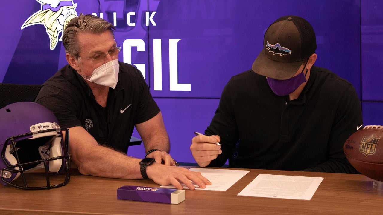 Nick Vigil Arrives In Minnesota To Sign His Vikings Contract