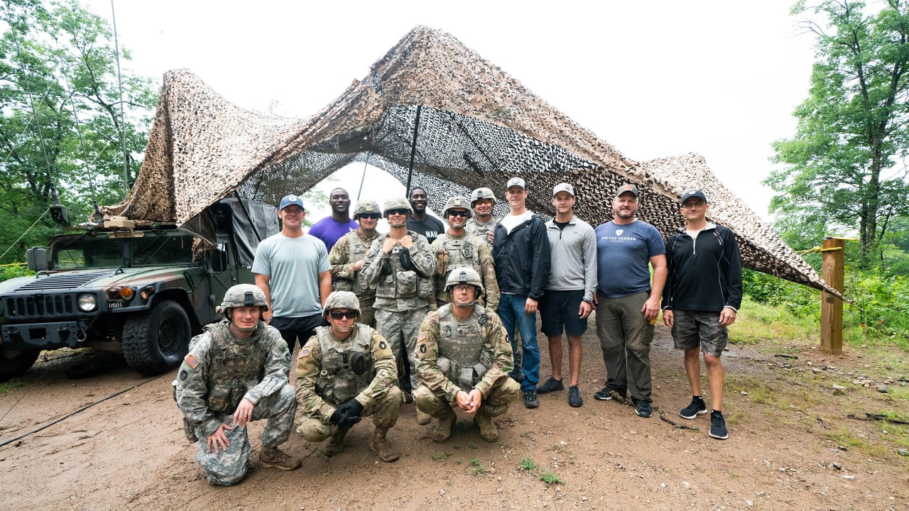 Vikings Connect with Soldiers at Camp Ripley