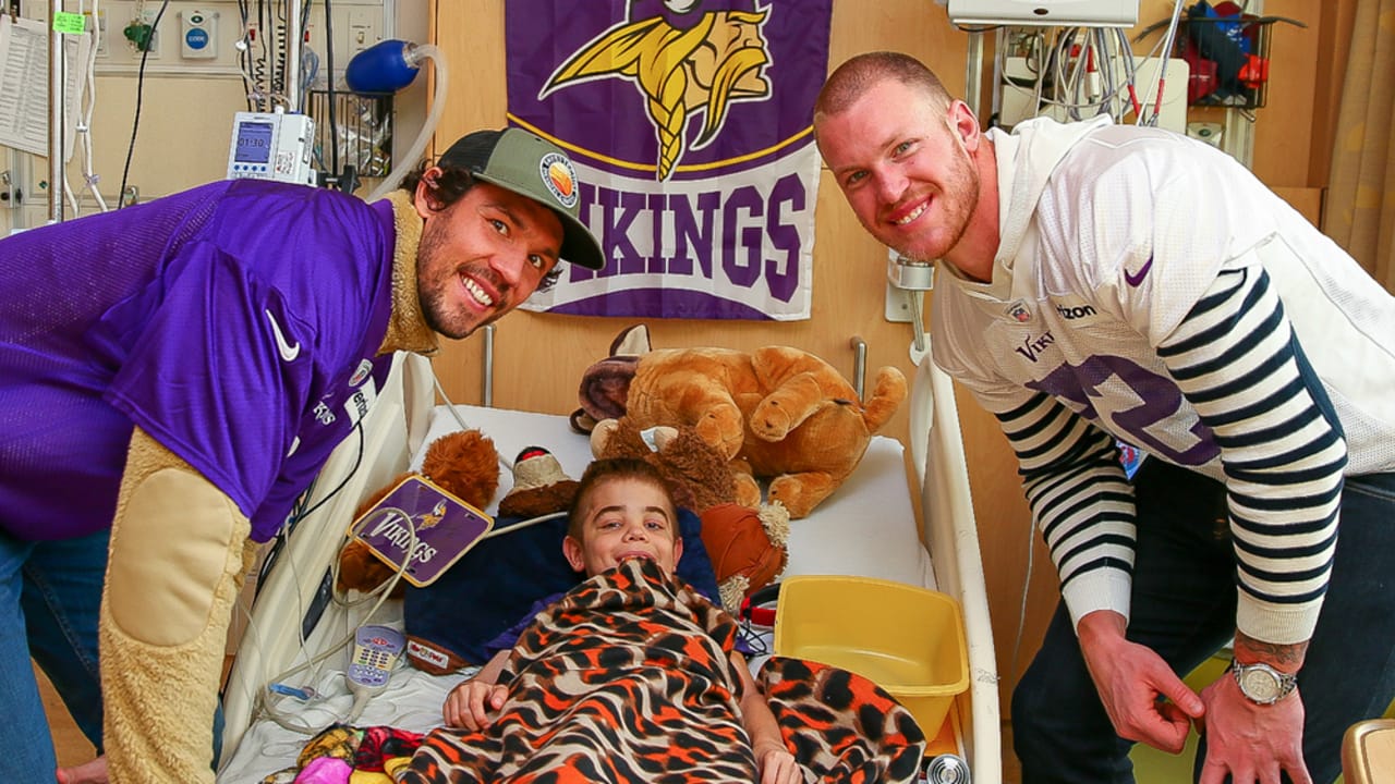 Rudolph, Vikings Bring Early Thanksgiving to Children's Hospital
