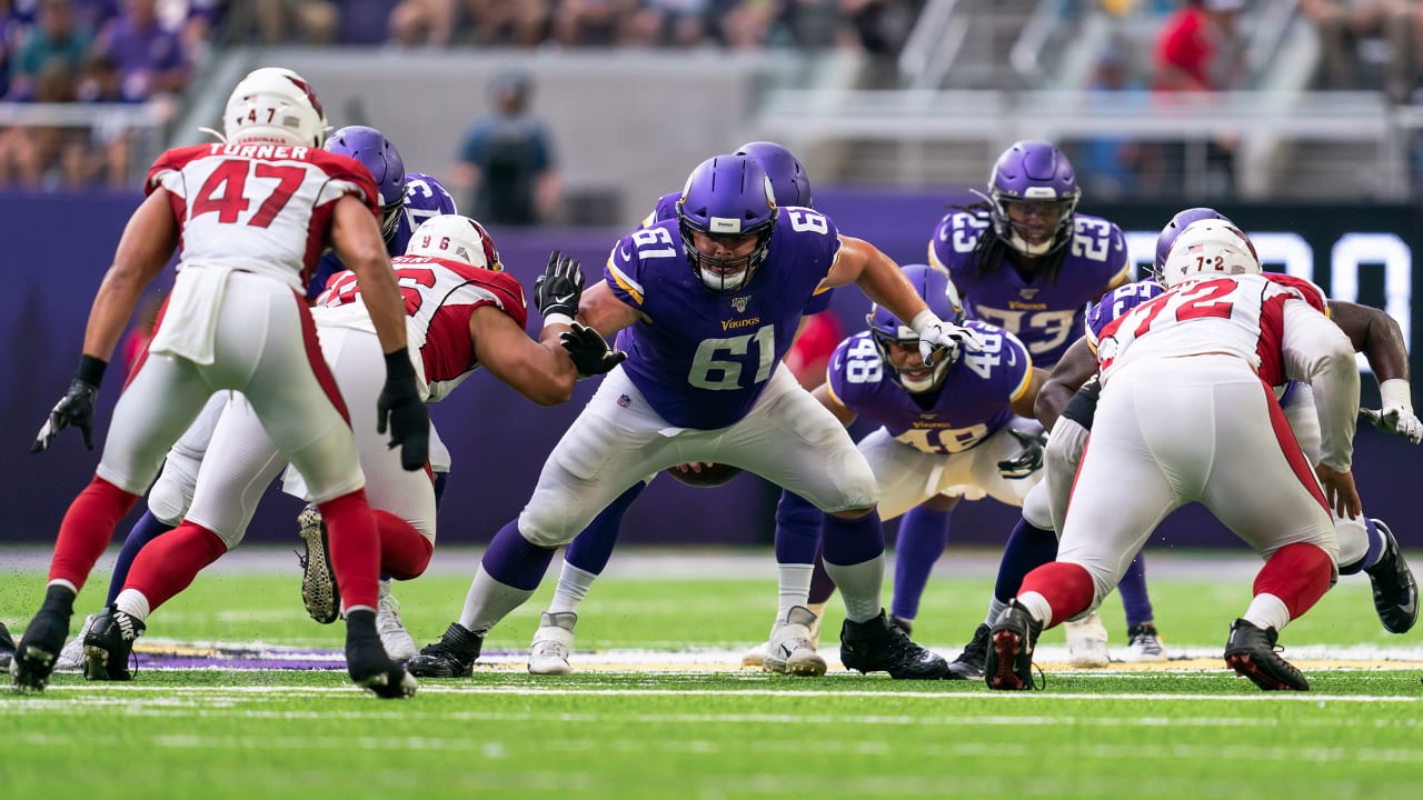 Vikings Re-Sign Brett Jones