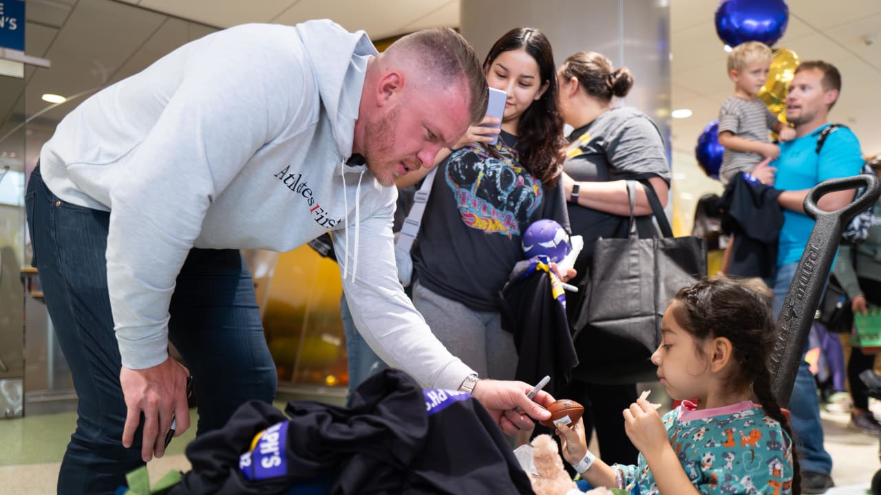 Kyle Rudolph Visits Local Hospital; Receives Surprise Retirement Party