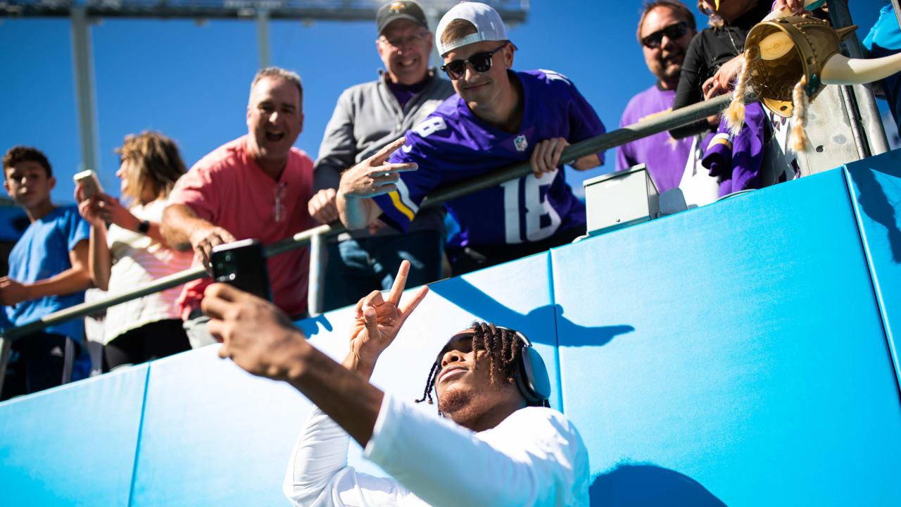 Vikings Fans Cheering on the Road
