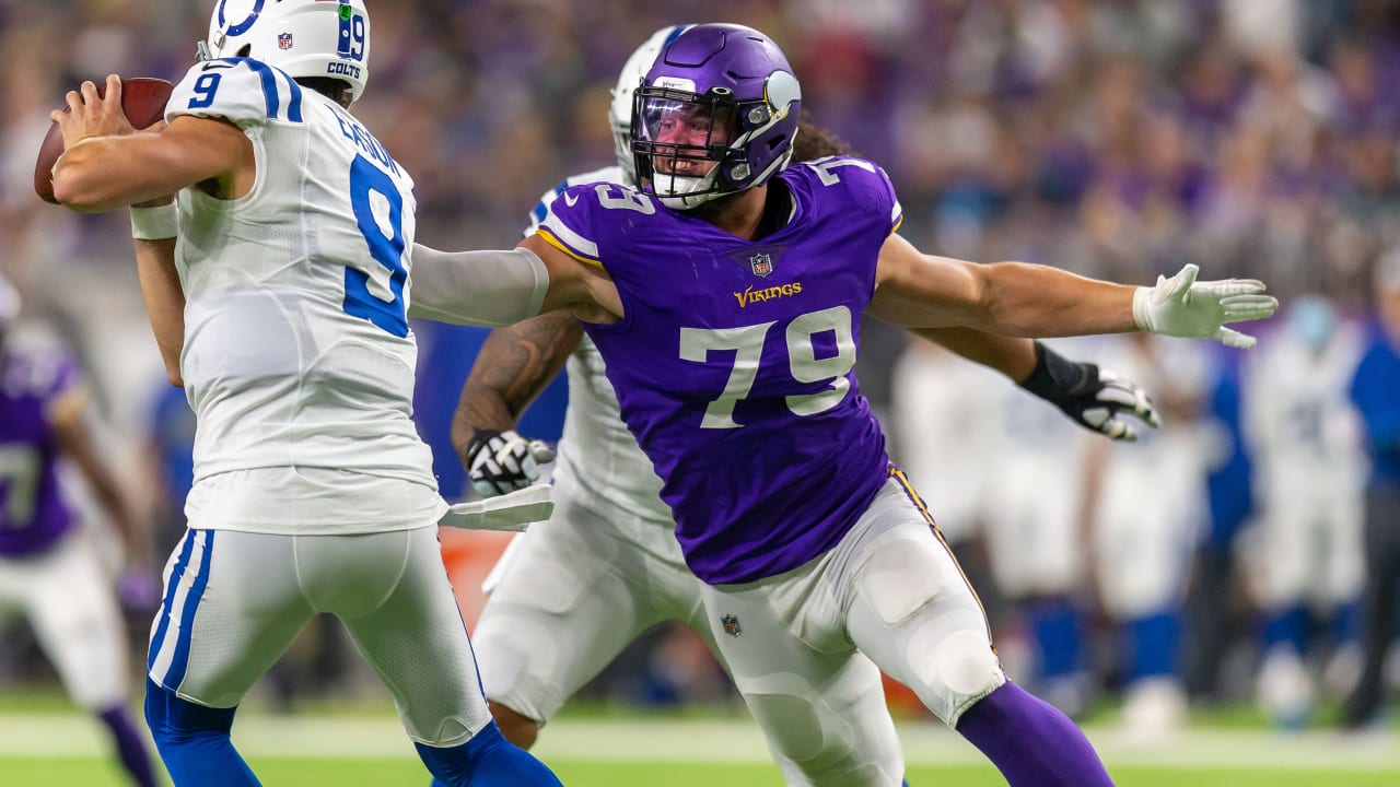Vikings Elevate TE Luke Stocker and DE Kenny Willekes to Active Roster