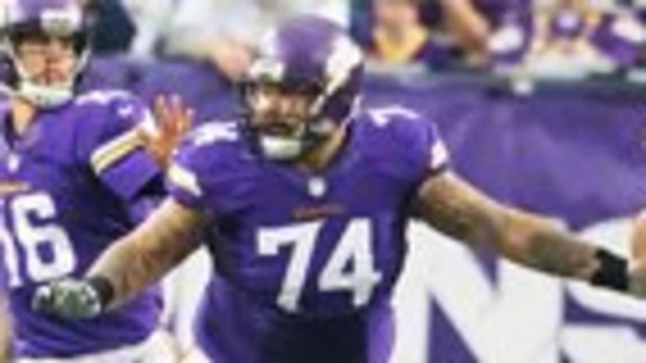 Vikings Re-Sign Charlie Johnson