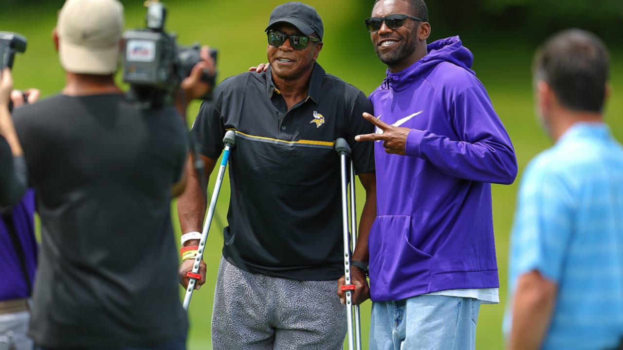 3 Observations: Moss, Rashad Take in Minicamp Practice