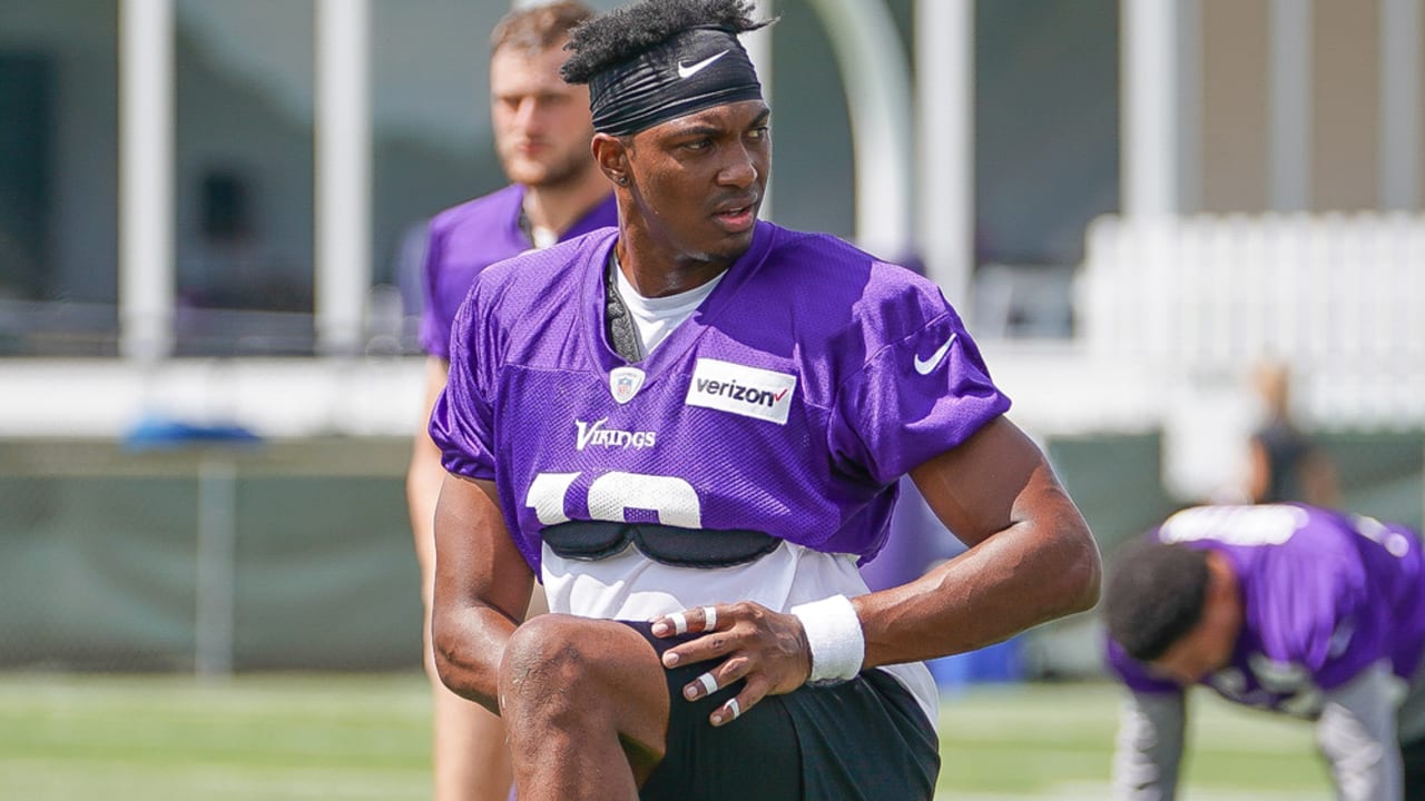 Cayleb Jones Aims to Catch Passes, Coaches' Attention