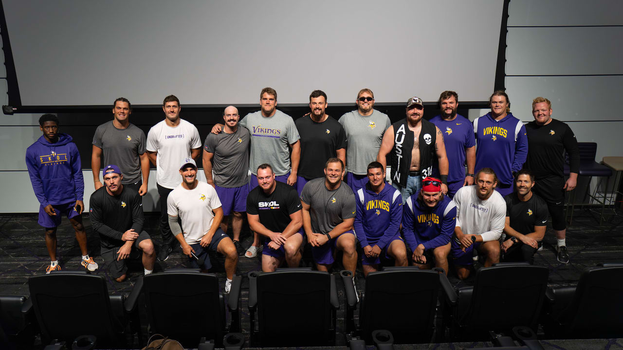 Vikings Begin Week with 7-on-7 & ‘Mustache Monday’
