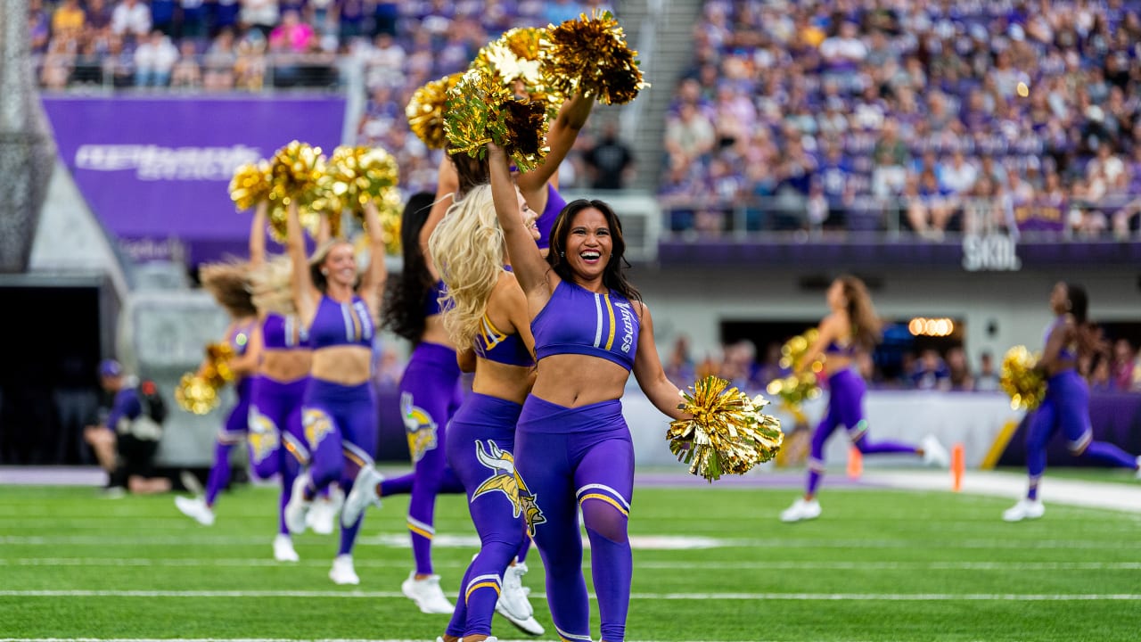 Minnesota Vikings Cheerleaders Gameday Photos | Preseason Week 2 vs ...