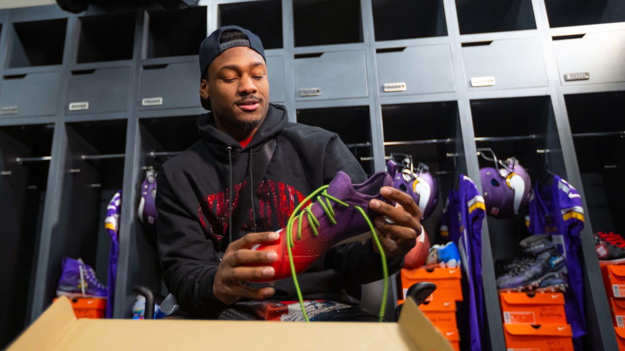 Vikings Players Unbox Their "My Cause, My Cleats"