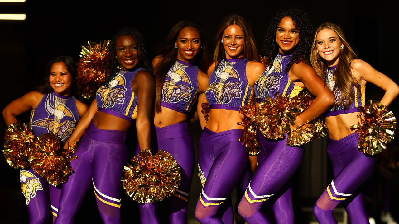 Minnesota Vikings Cheerleaders Gameday Photos | Preseason Week 2 vs ...