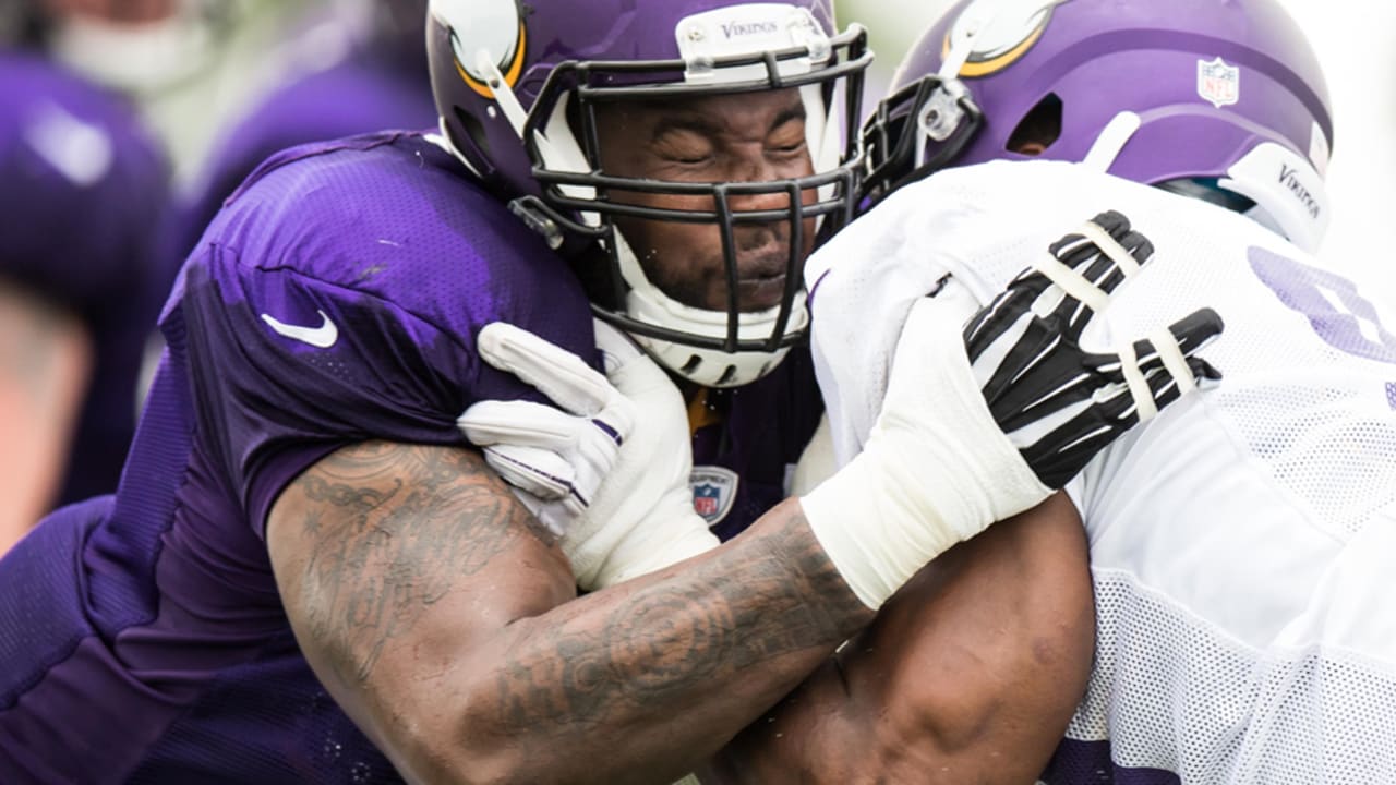 Vikings Andre Smith Back at RT, Back in No. 71