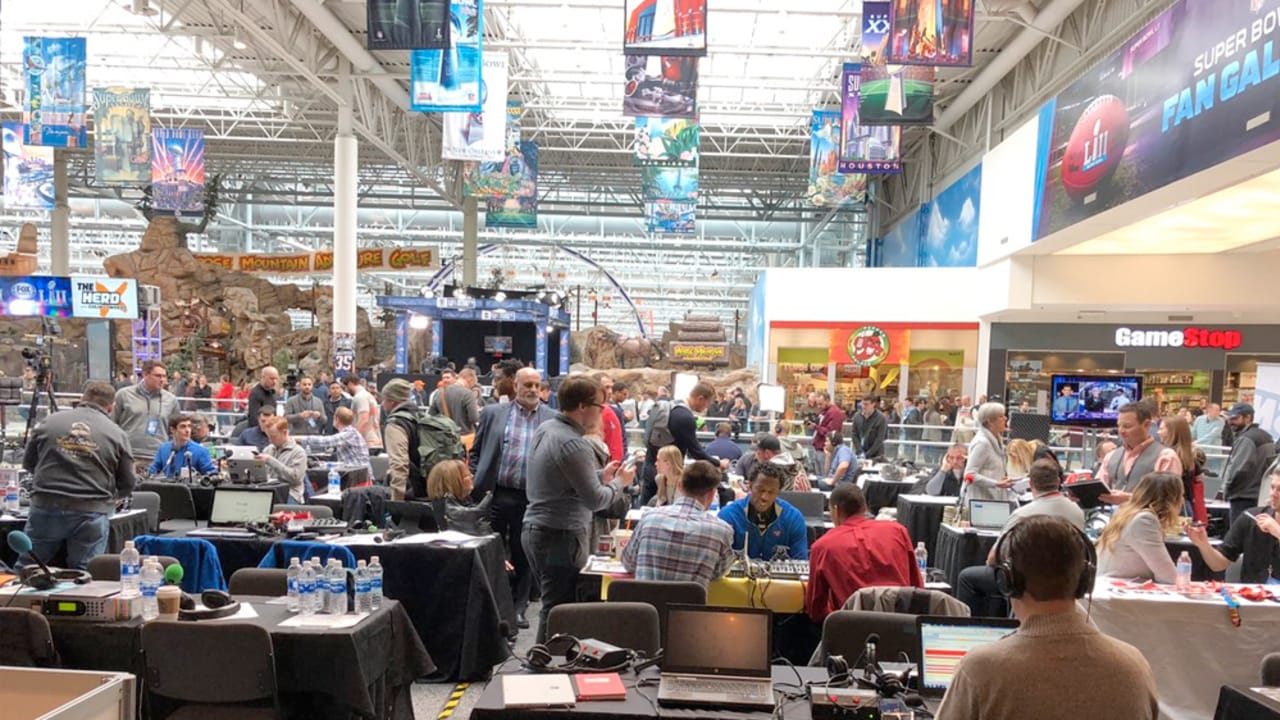 Scenes as Radio Row Takes Over Mall of America
