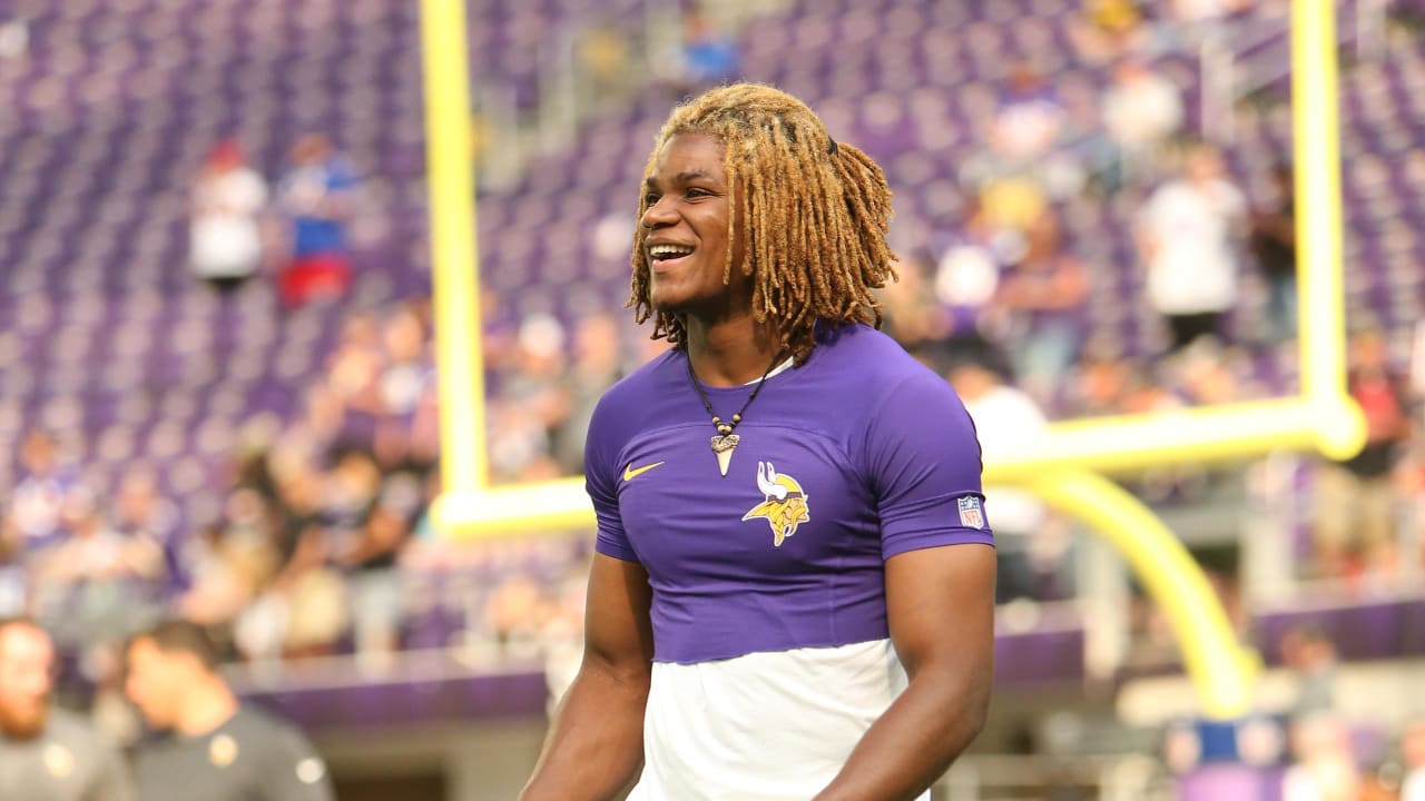 Vikings Sing to Lewis Cine During Team Meeting as Safety Recovers in London