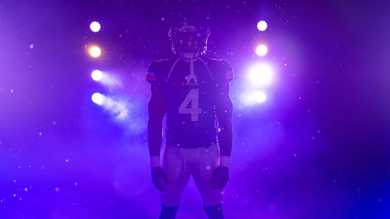 Dalvin Cook Showcases No. 4 Gameday Jersey