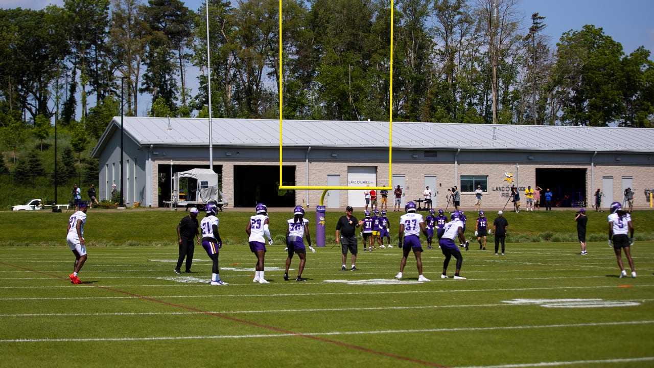 Training Camp Talkers: Karl Scott Integrating Tips from ‘DB Gurus’ Nick ...