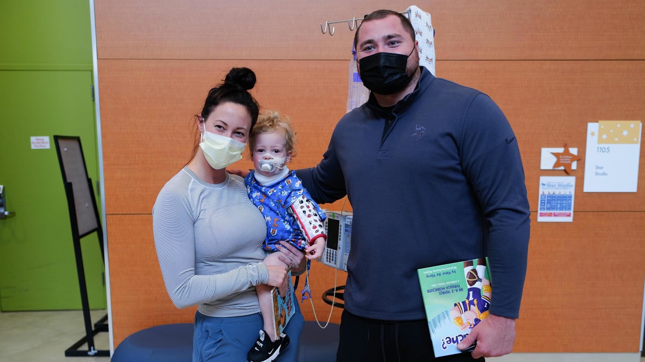 Harrison Phillips Visits Local Children's Hospital
