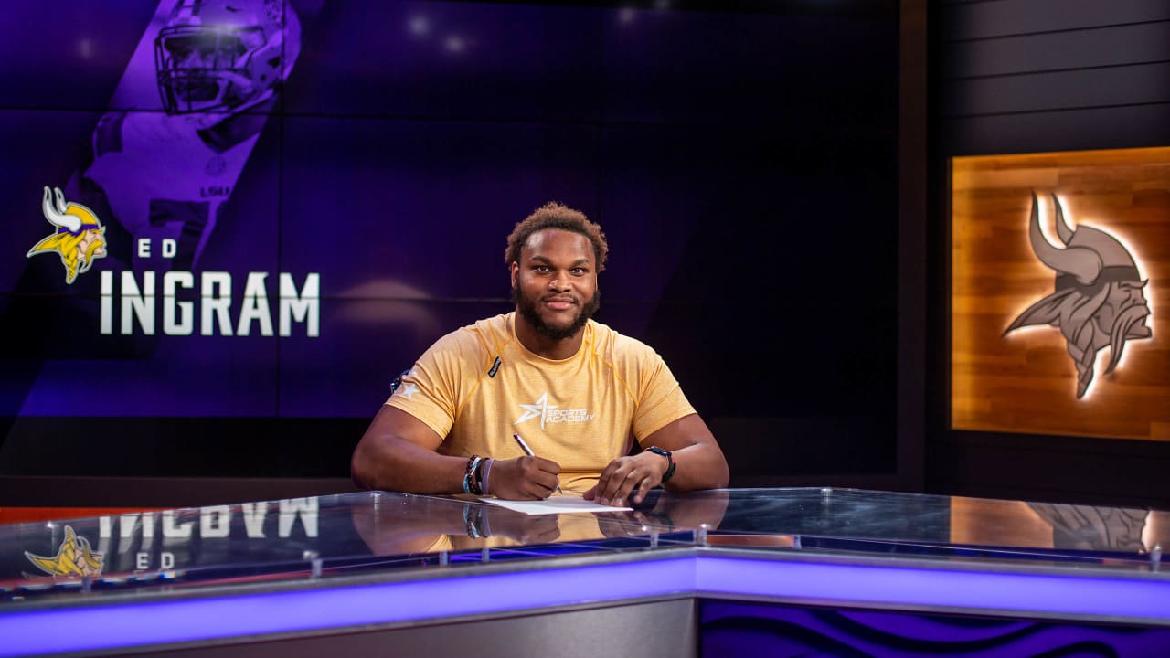 2022 Rookie NFL Draft Picks Sign Contracts