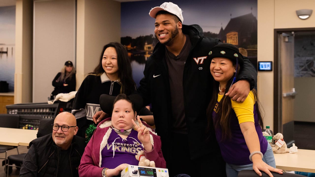 Darrisaw Hosts Holiday Shopping Spree for Children’s Minnesota Patients