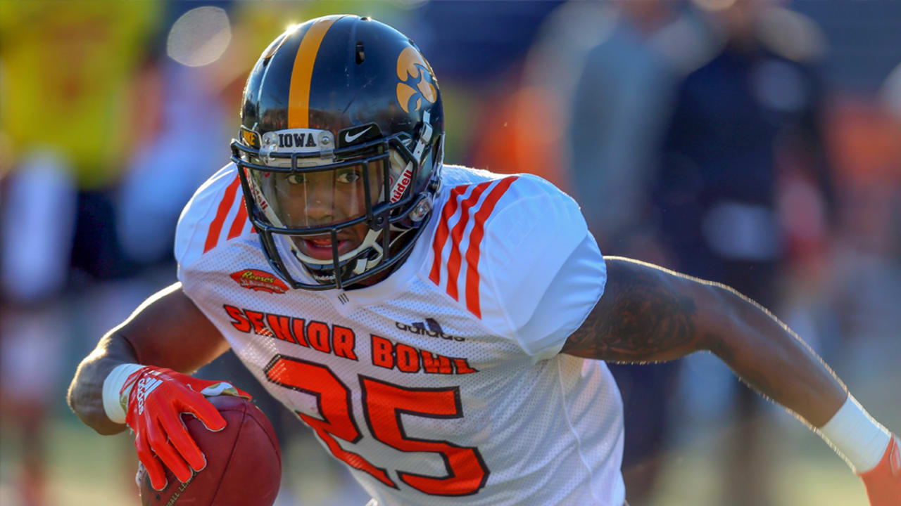 Top 10 Tweets from 1st Day of 2018 Reese's Senior Bowl Practices
