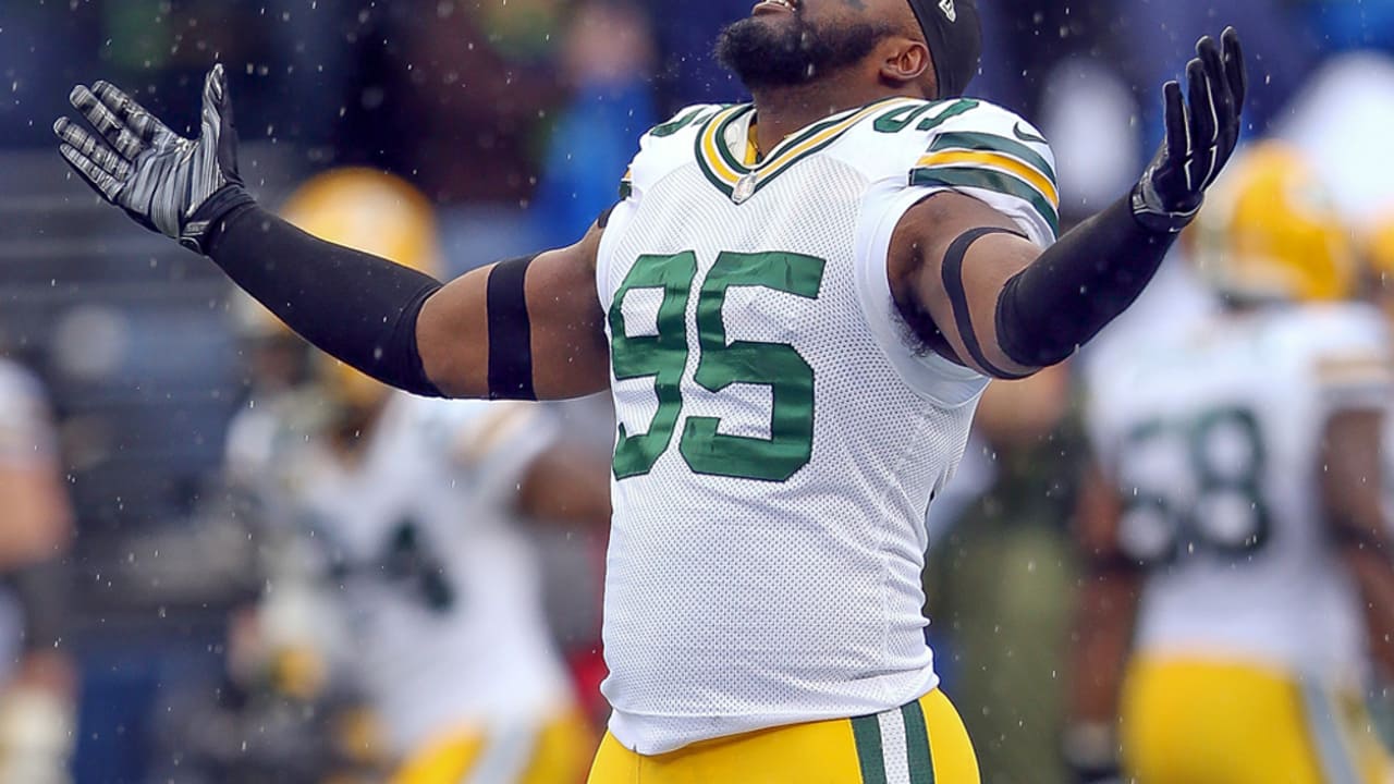 5 Things to Know About New Vikings DE Datone Jones