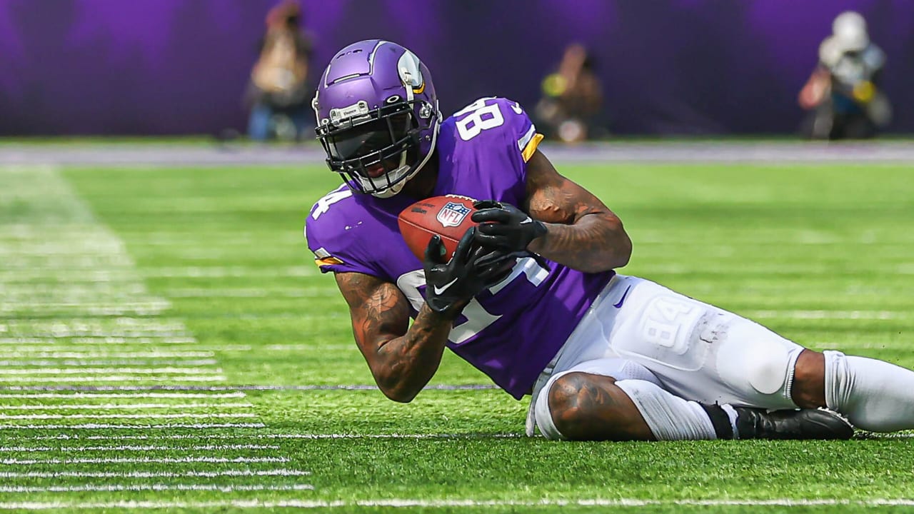 Irv Smith Lays Out For 17-Yard Sideline Grab