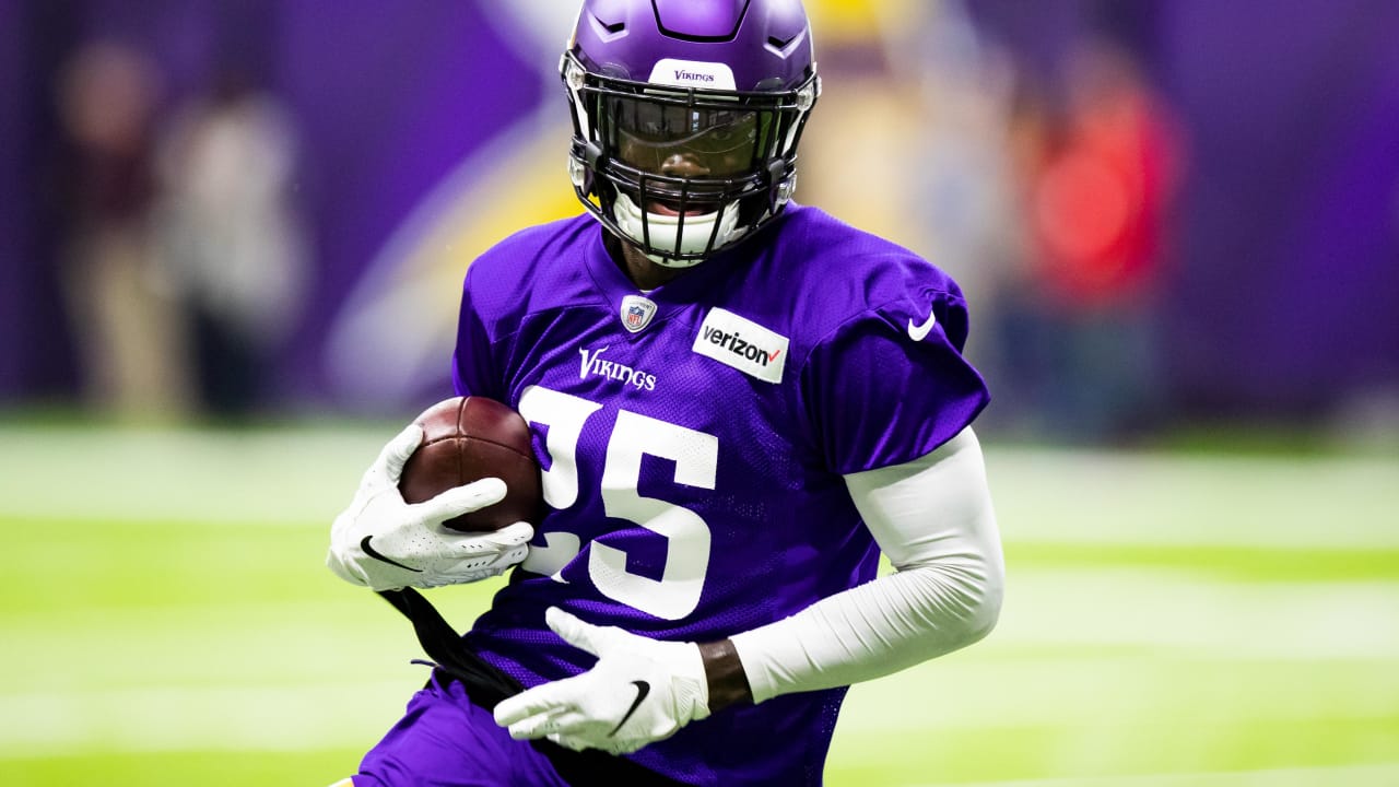 DeFilippo Says Vikings Doing ‘Just Enough’ in the Run Game