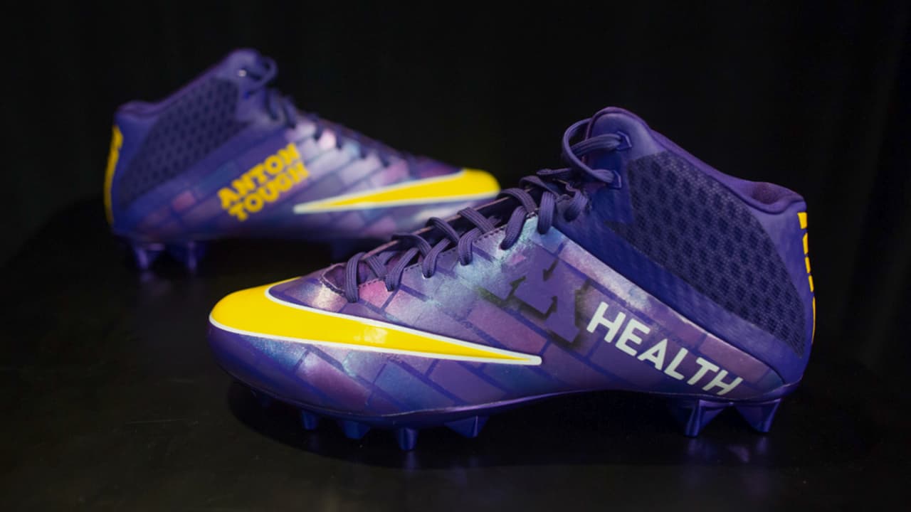 Vikings Fan, Artists Create "My Cause My Cleats" Customs