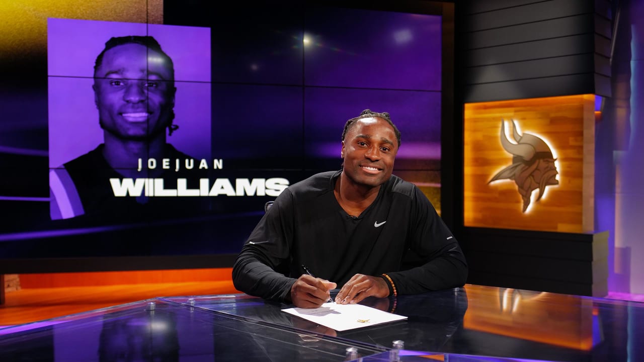 Joejuan Williams Signs Contract
