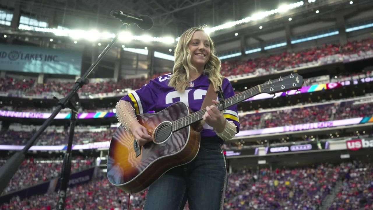 Hailey James Performs at Halftime of Vikings-Chiefs