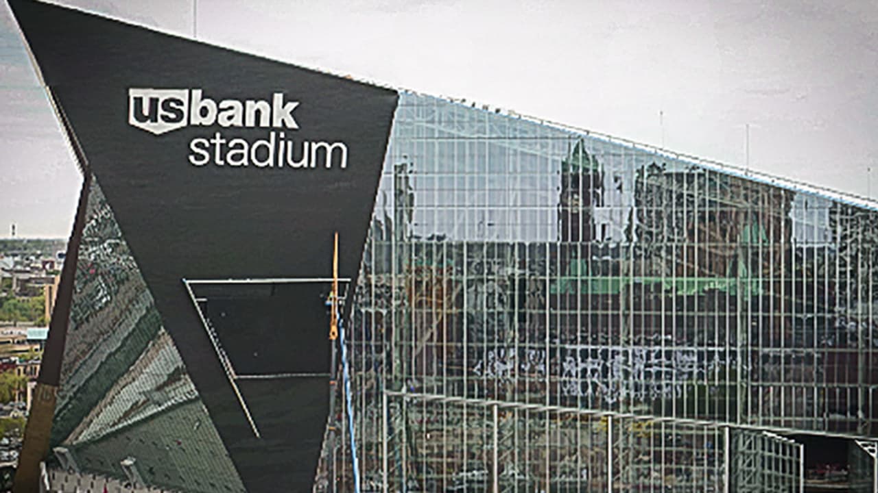 West Exterior Video Board Installed at U.S. Bank Stadium
