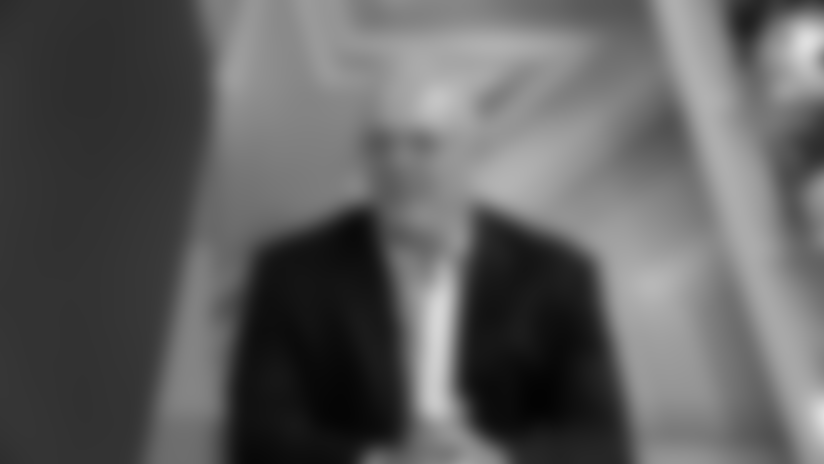 Larry Allen Bench Presses 700 lbs.