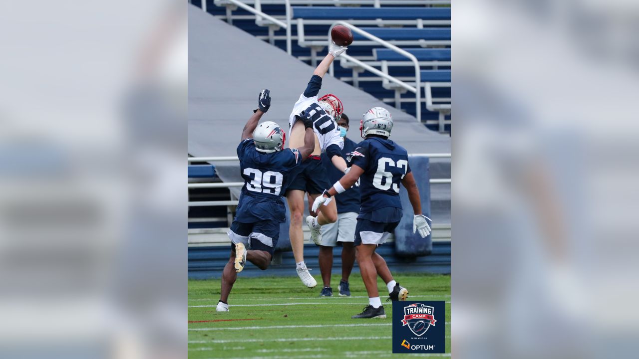 Gunner going up to get it : Patriots