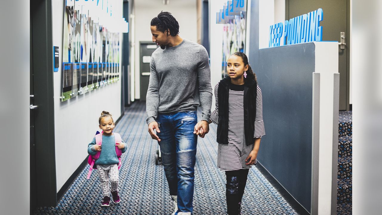 Eric Reid Daughter Eric Roberts Is Shedding Light On His Estrangement