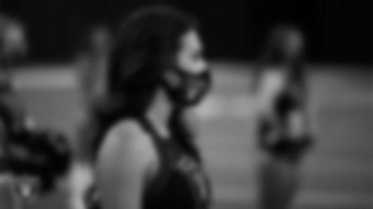 Photos The Raiderettes See Locker Room Practice At Allegiant Stadium