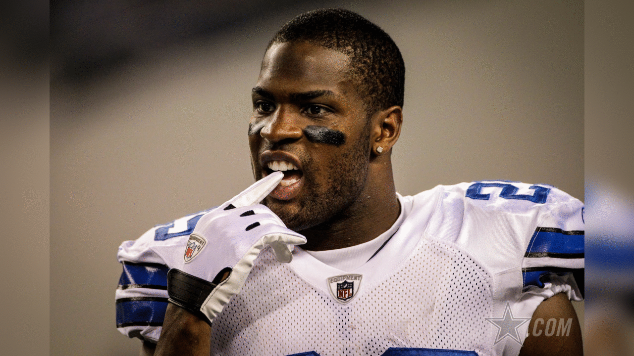 Cowboys Record-Setting RB Retires From NFL