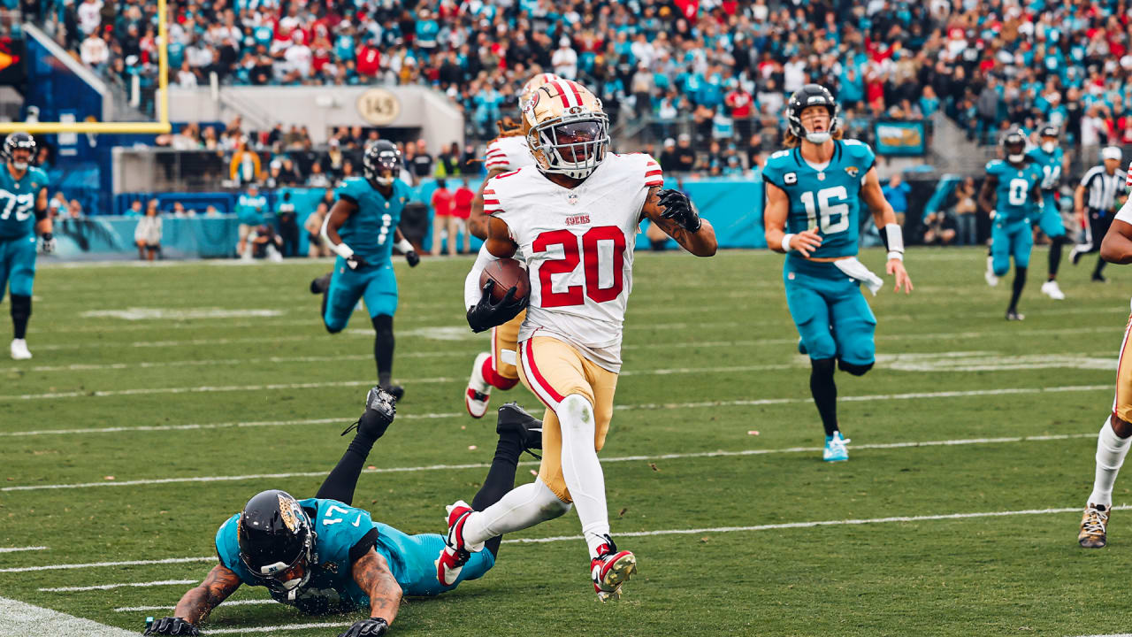 Ambry Thomas Recovers a Key Red Zone Fumble