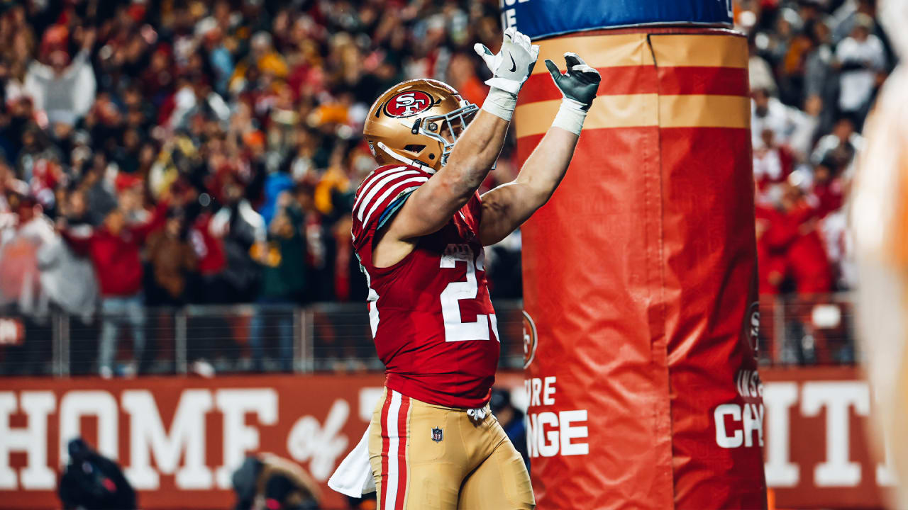 Christian McCaffrey Breaks Tackles En Route to a 39-Yard Touchdown