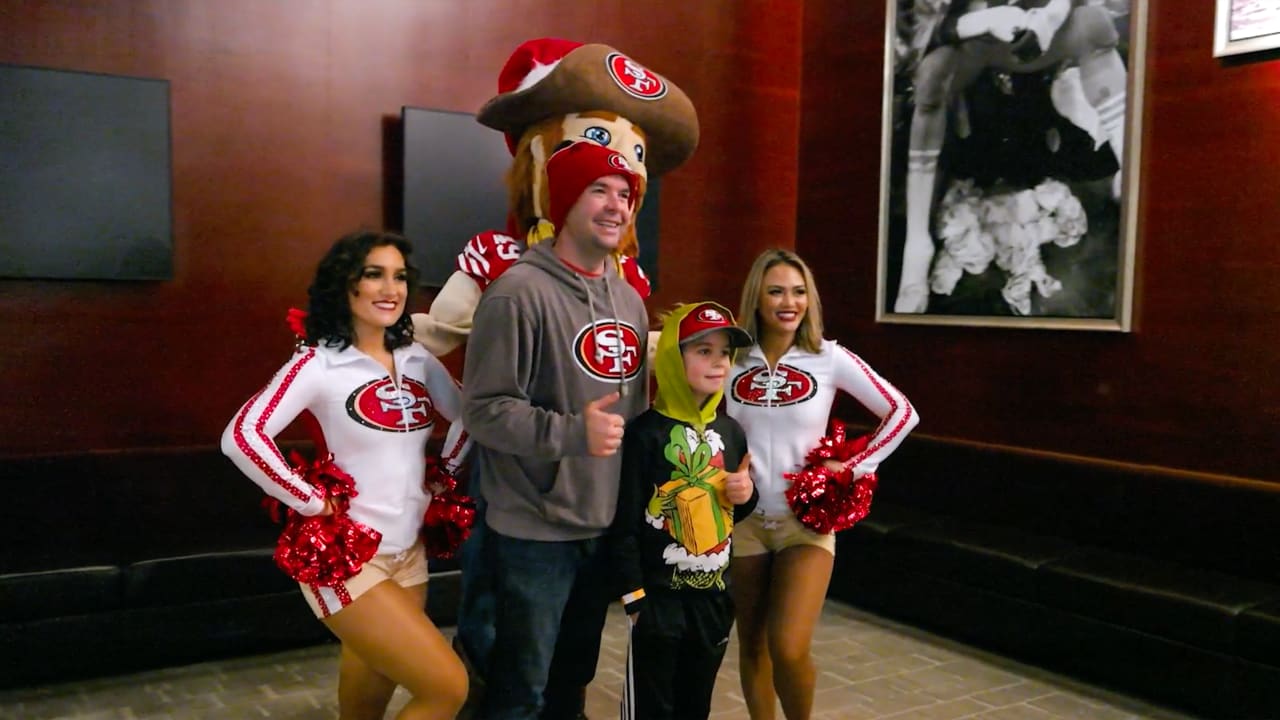 49ers Host Annual Kids Club Holiday Party at Levi's® Stadium