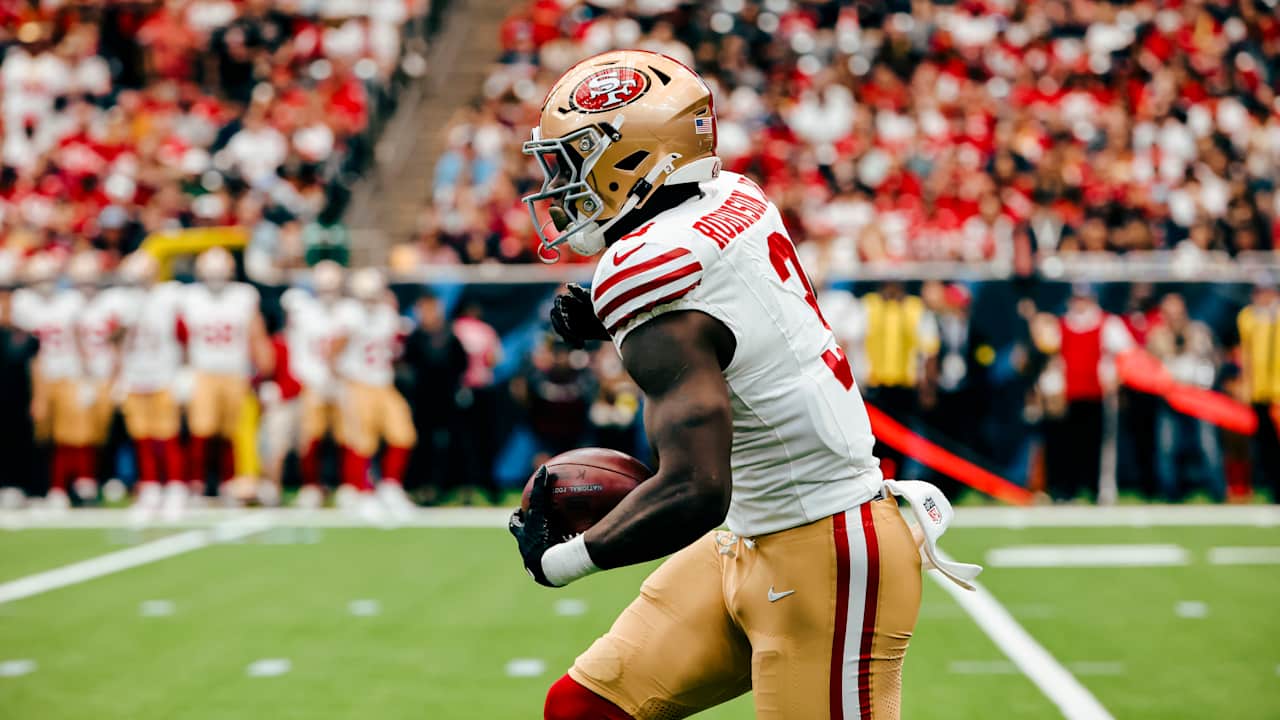 Brian Robinson Jr. Breaks Free for 46-Yard Kickoff Return vs. Texans