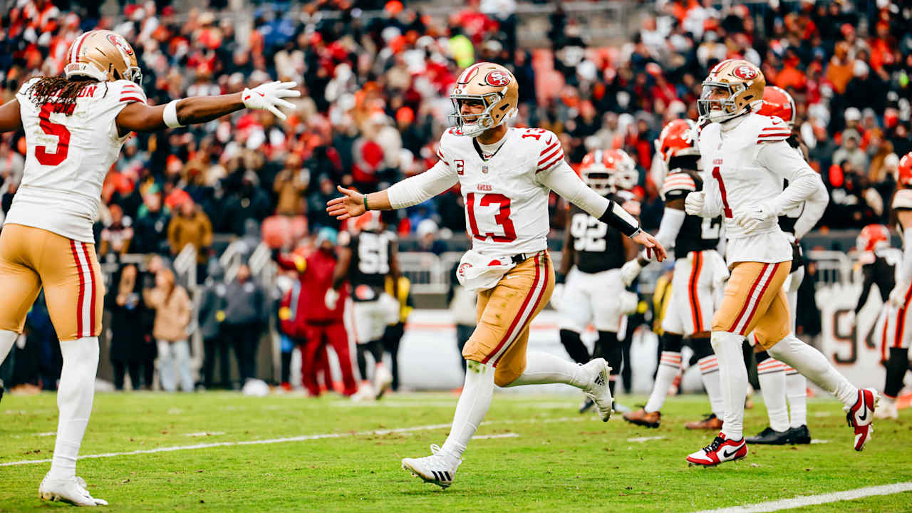 Brock Purdy Tricks Defenders on 2-Yard Touchdown Run