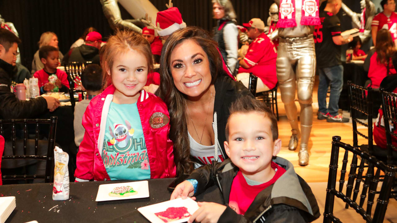 49ers Spread Holiday Cheer at Kids Club Holiday Party