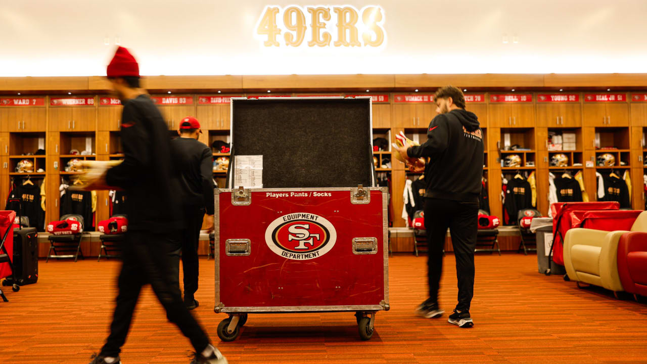 Setting Up the Locker Room: 49ers Prepare for Divisional Round vs. Packers