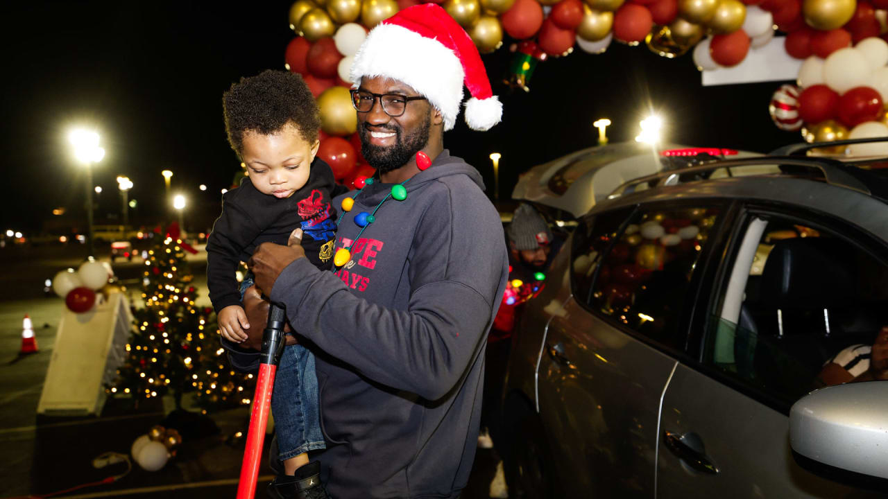 49ers Spread Holiday Cheer at Annual ‘Hope for the Holidays’ Event