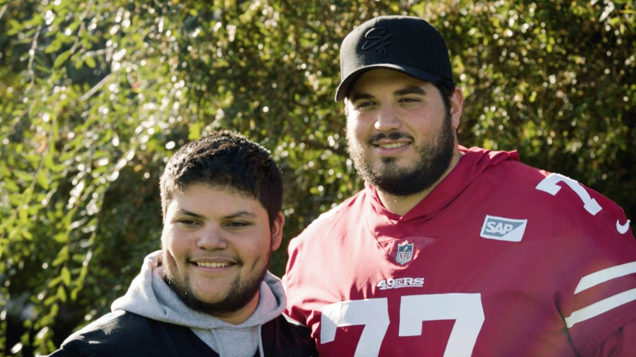 Julián Rodríguez es Nombrado Finalista del Fondo de la Herencia Hispana de la NFL